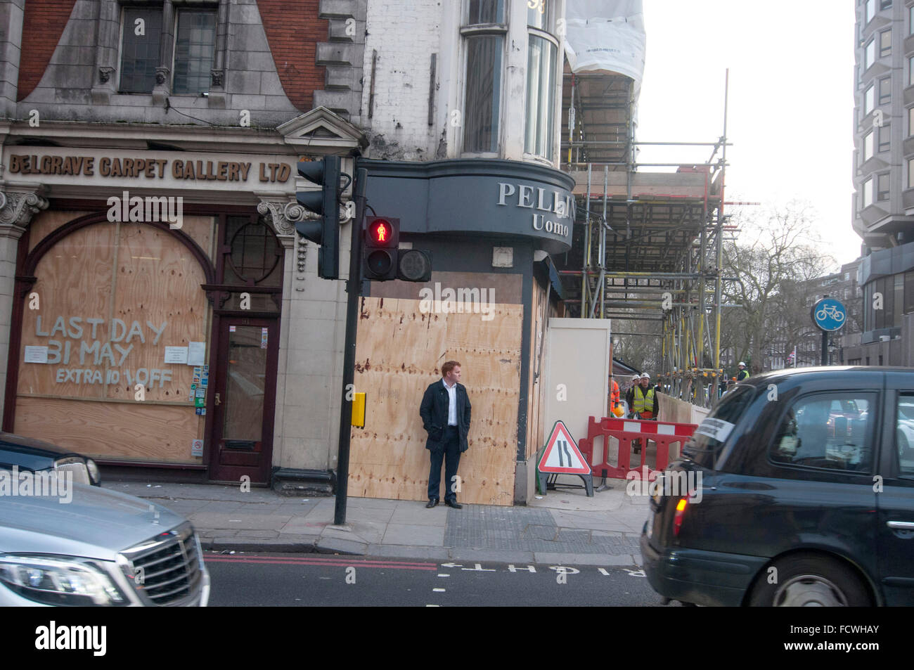 Security knightsbridge hi-res stock photography and images - Alamy