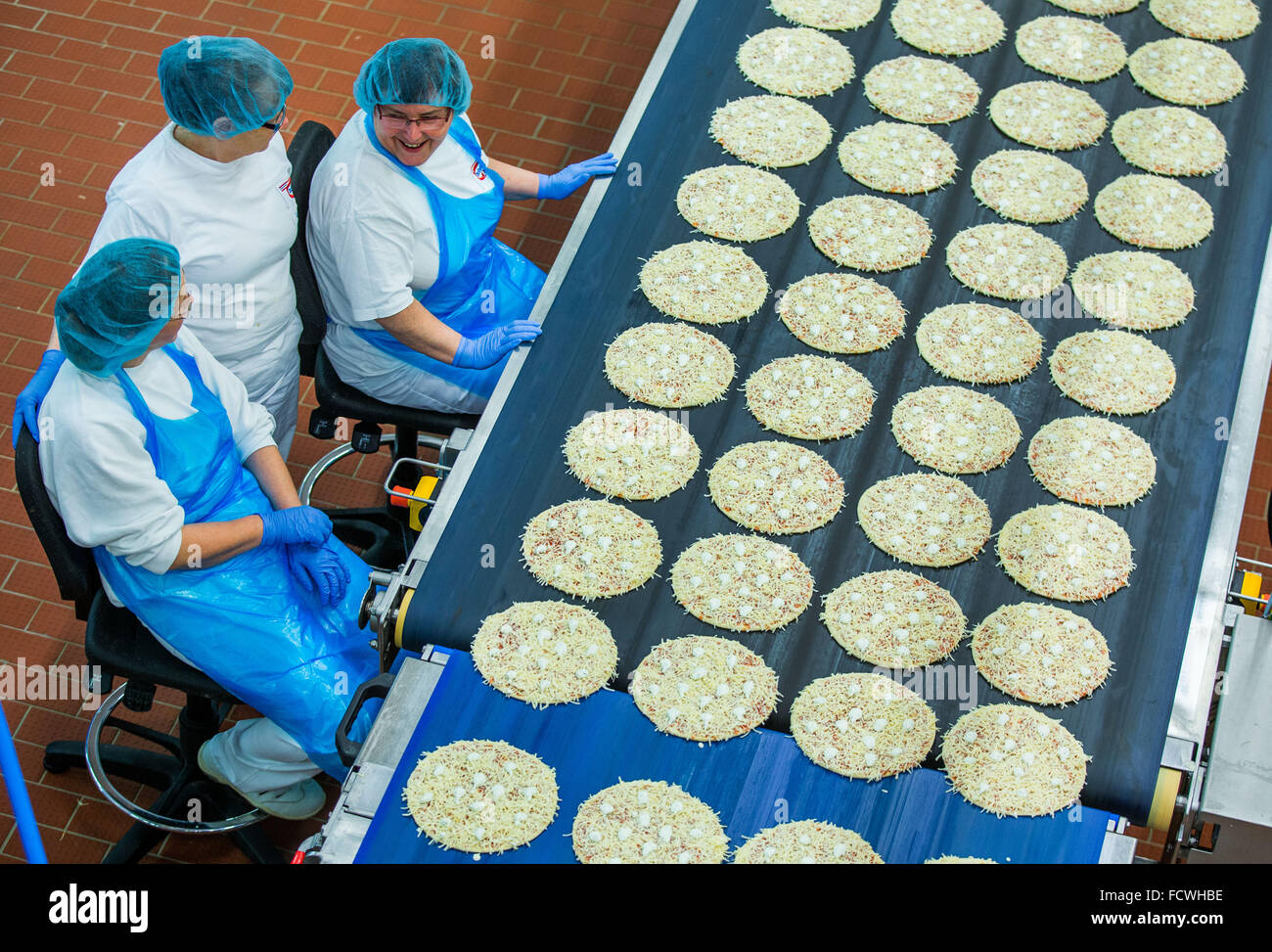 Pizza production plant hi-res stock photography and images - Alamy