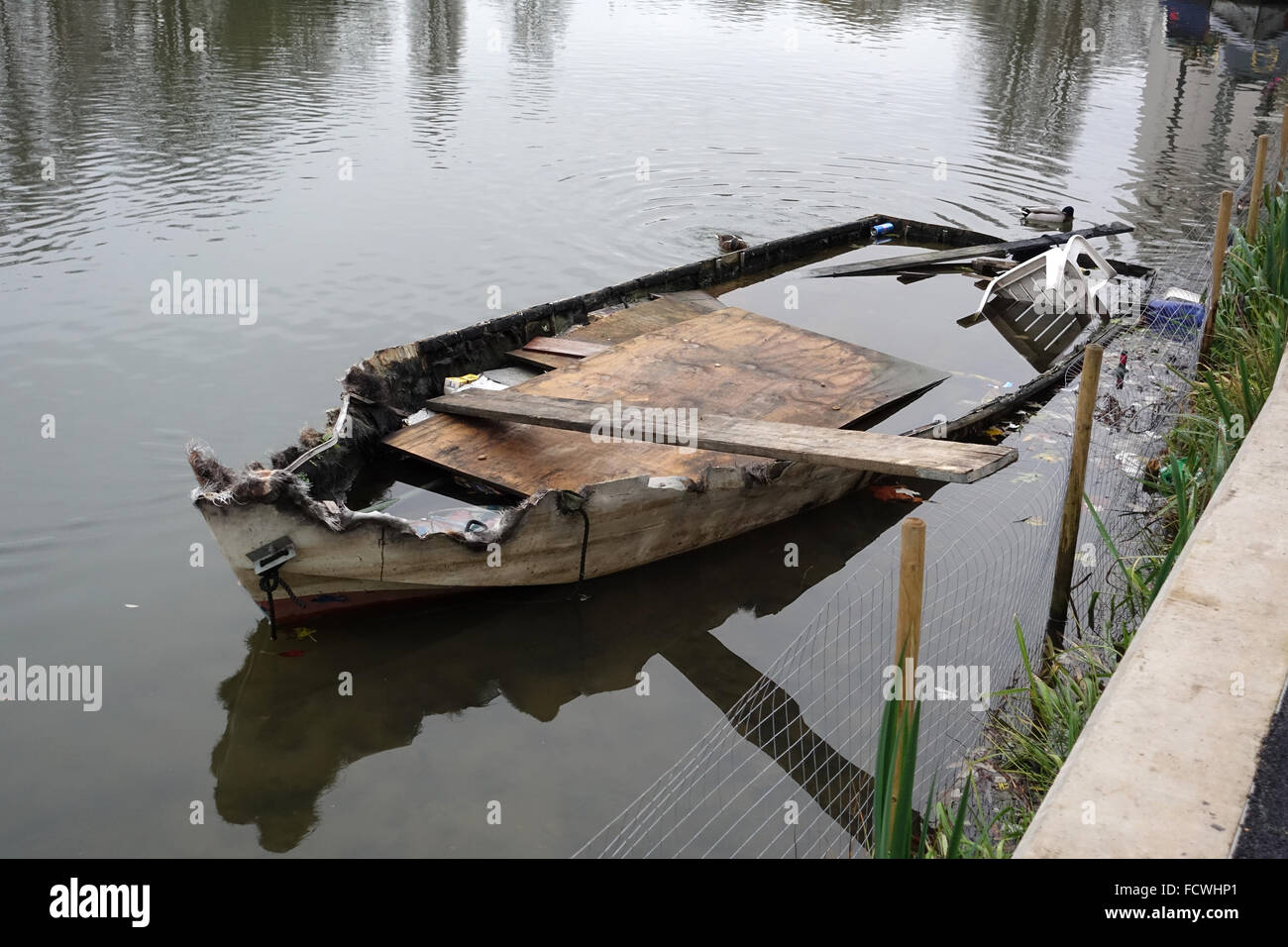 Derelict boat hi-res stock photography and images - Alamy