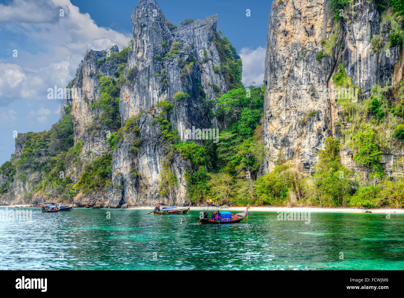Beauty beach and limestone rocks in Thailand Stock Photo - Alamy