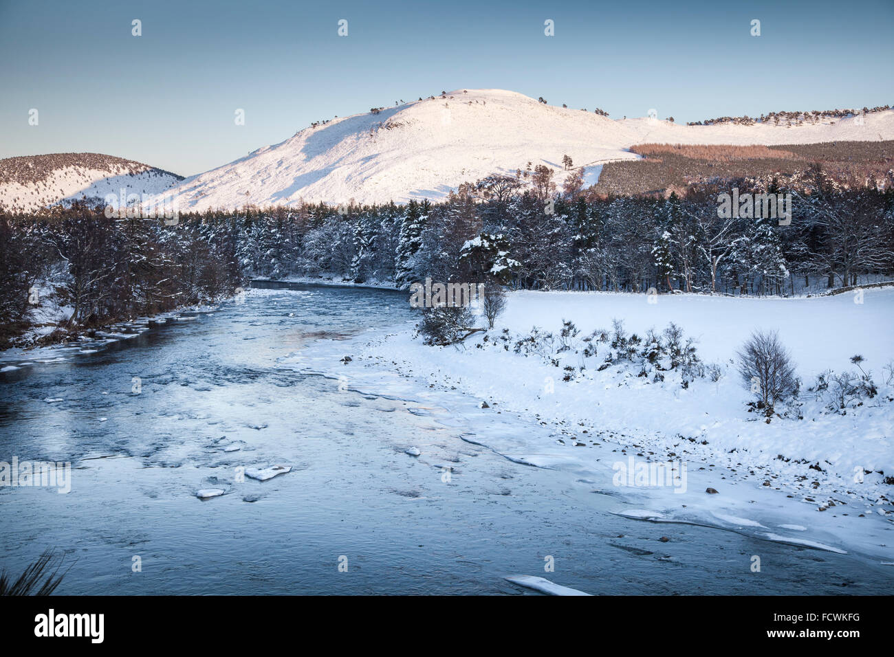 River Dee In Winter at Balmoral in Scotland Stock Photo - Alamy