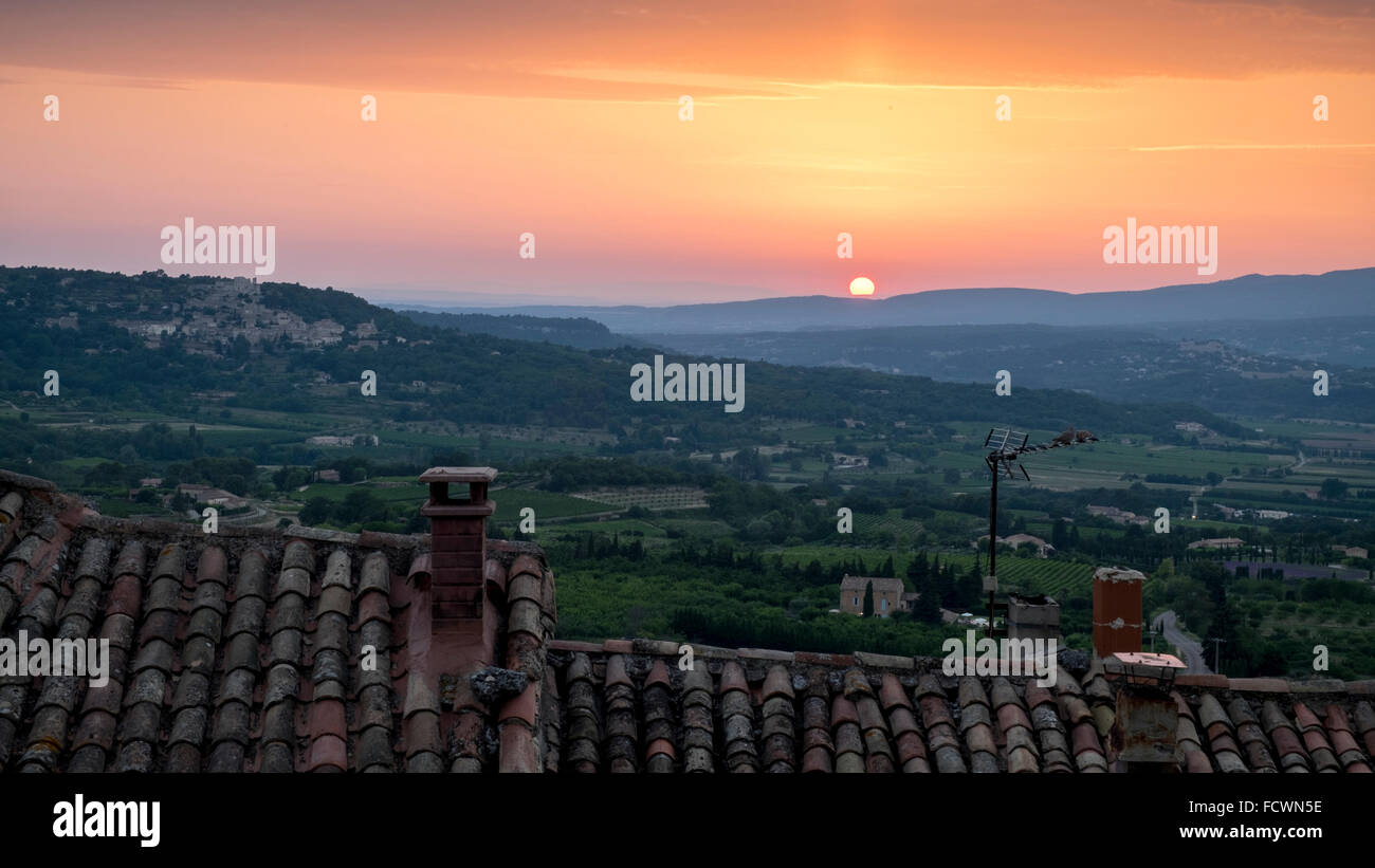 Sunset over the Luberon, Provence - photographed from Bonnieux Stock ...
