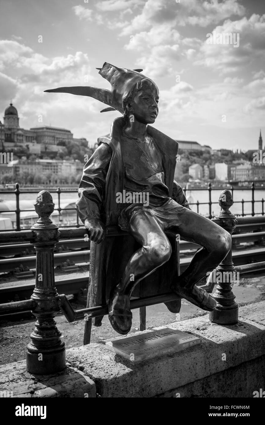 The Little Princess statue, Budapest Stock Photo - Alamy