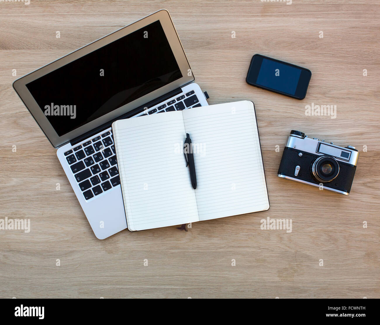 Blank paper pen smartphone on hi-res stock photography and images - Alamy