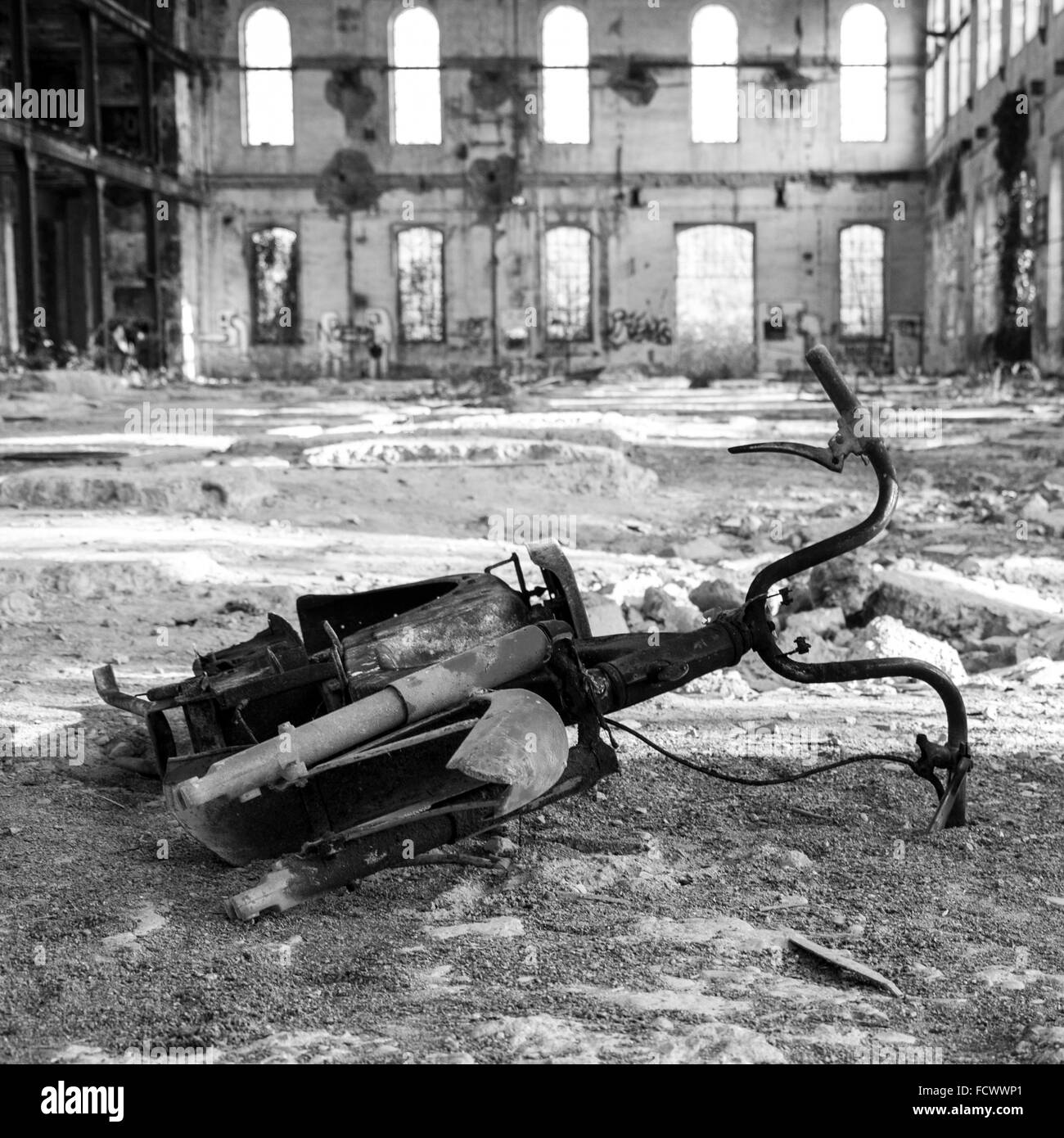 Kid cycle hi-res stock photography and images - Alamy