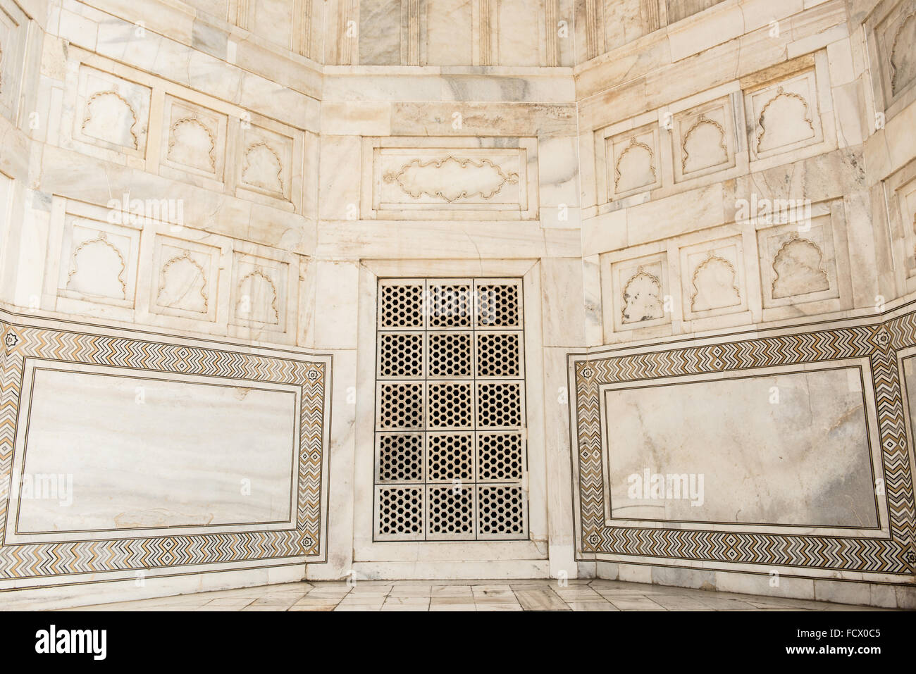 Inside taj mahal mausoleum hi-res stock photography and images - Alamy
