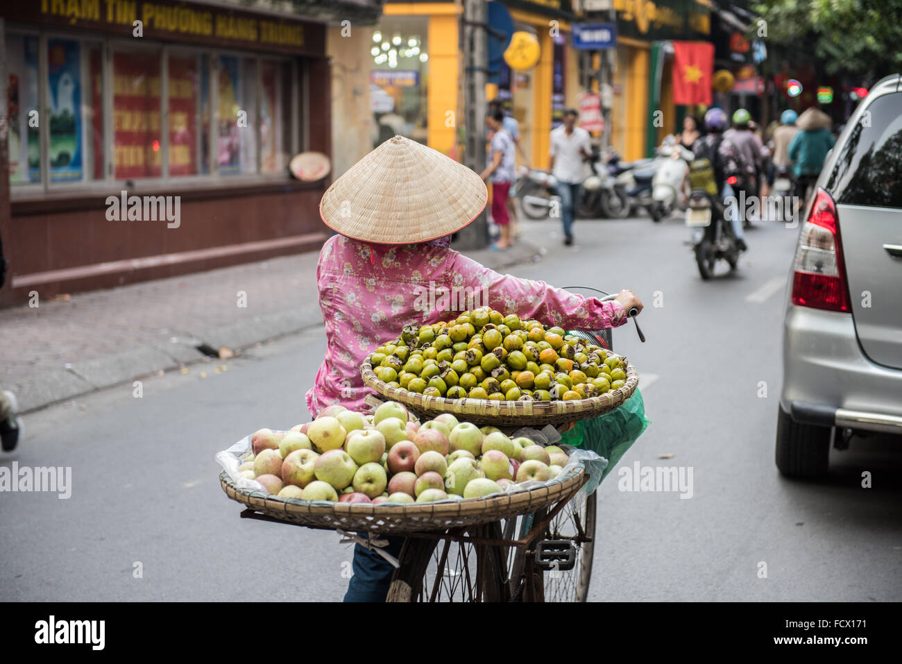 Vendor Selling on Cycle Stock Photo - Alamy