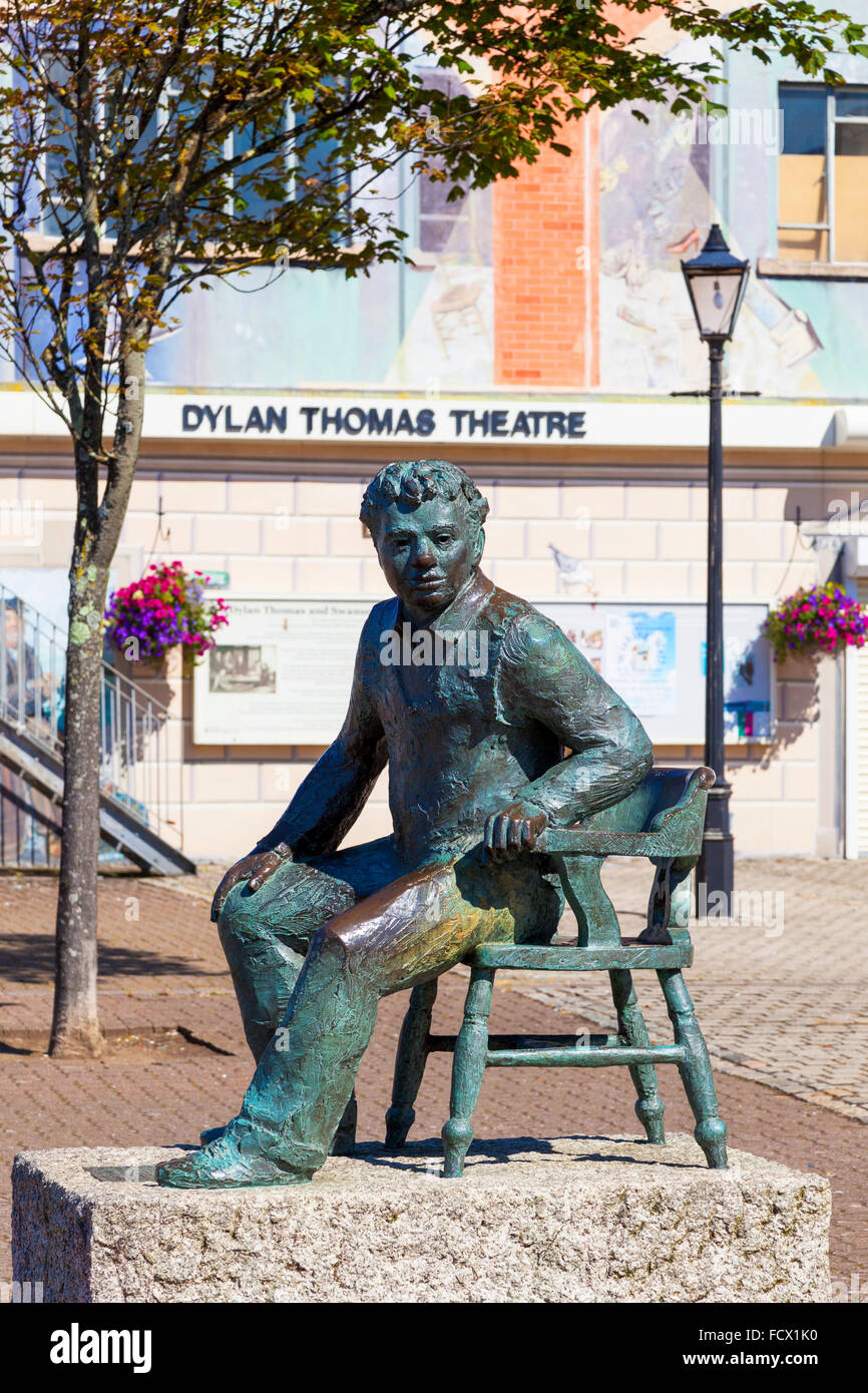 DYLAN THOMAS STATUE, SWANSEA MARINA, SWANSEA, WALES, U.K Stock Photo ...