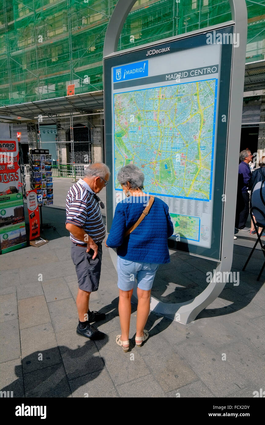 Tourists study map Puerta del Sol Madrid Spain ES Stock Photo - Alamy