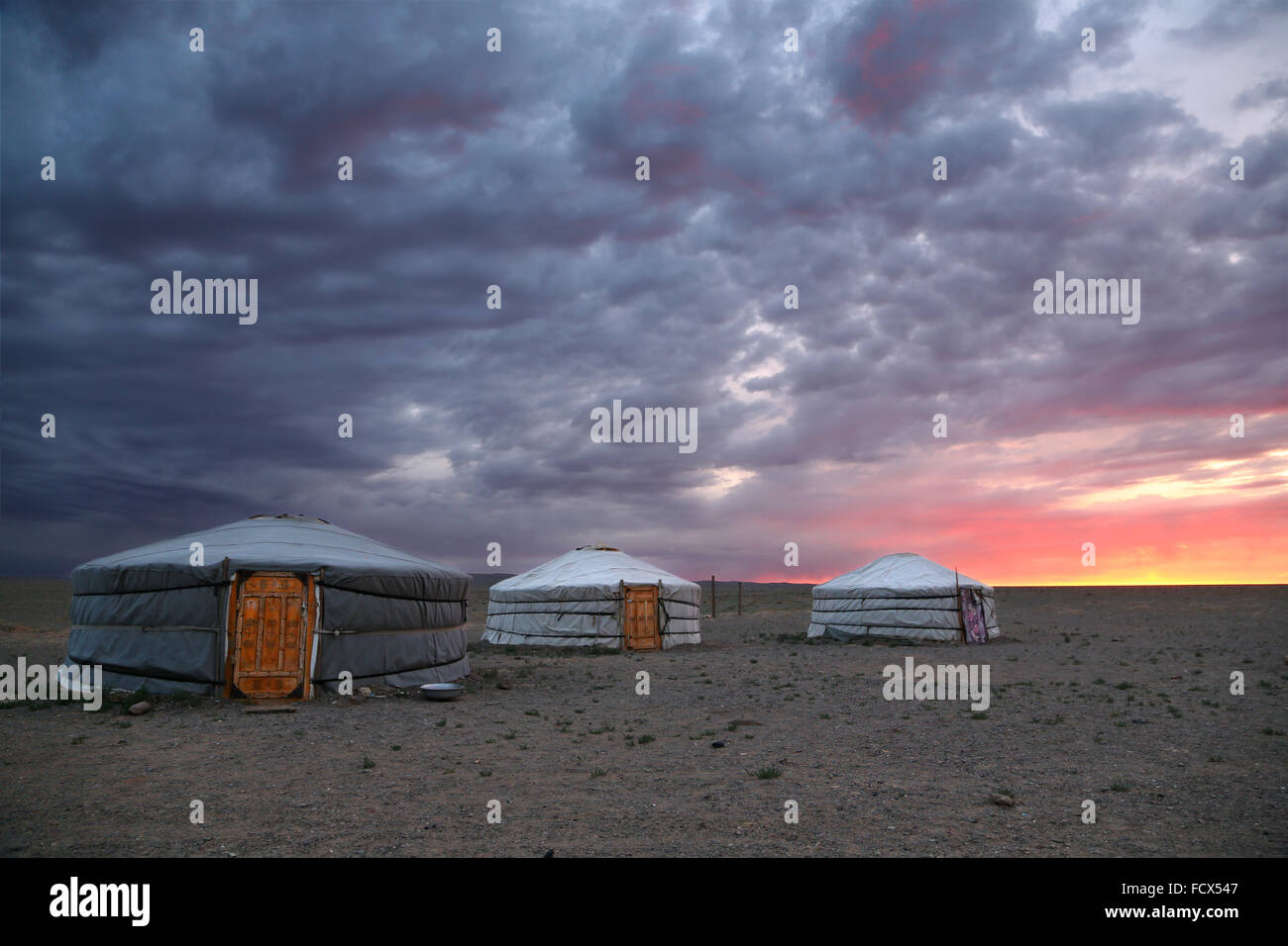 Sunrise and traditional yurts in Gobi desert - Mongolia Stock Photo - Alamy