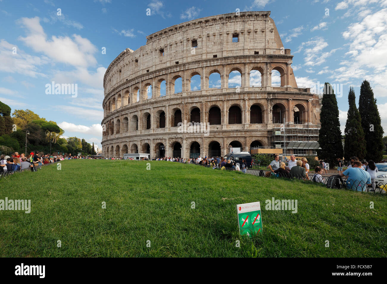 Roman amphitheatre crowd hi-res stock photography and images - Alamy