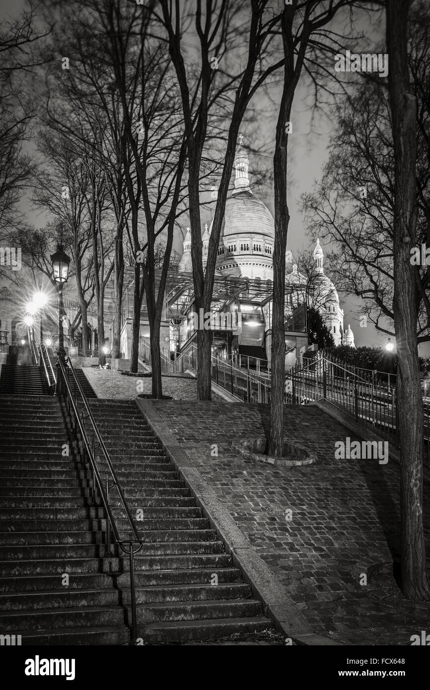 Stairs leading to the Basilica of the Sacred Heart (Sacre Coeur ...