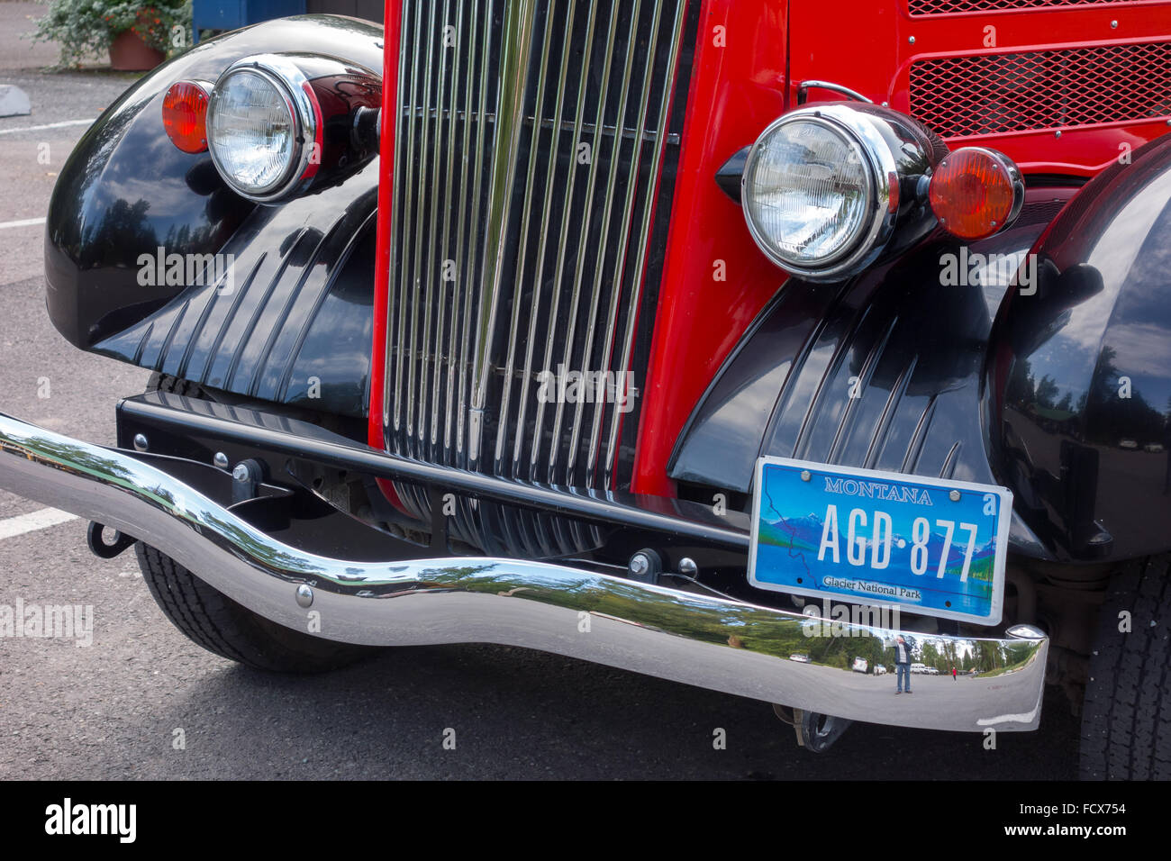 Shiny red bus hi-res stock photography and images - Alamy