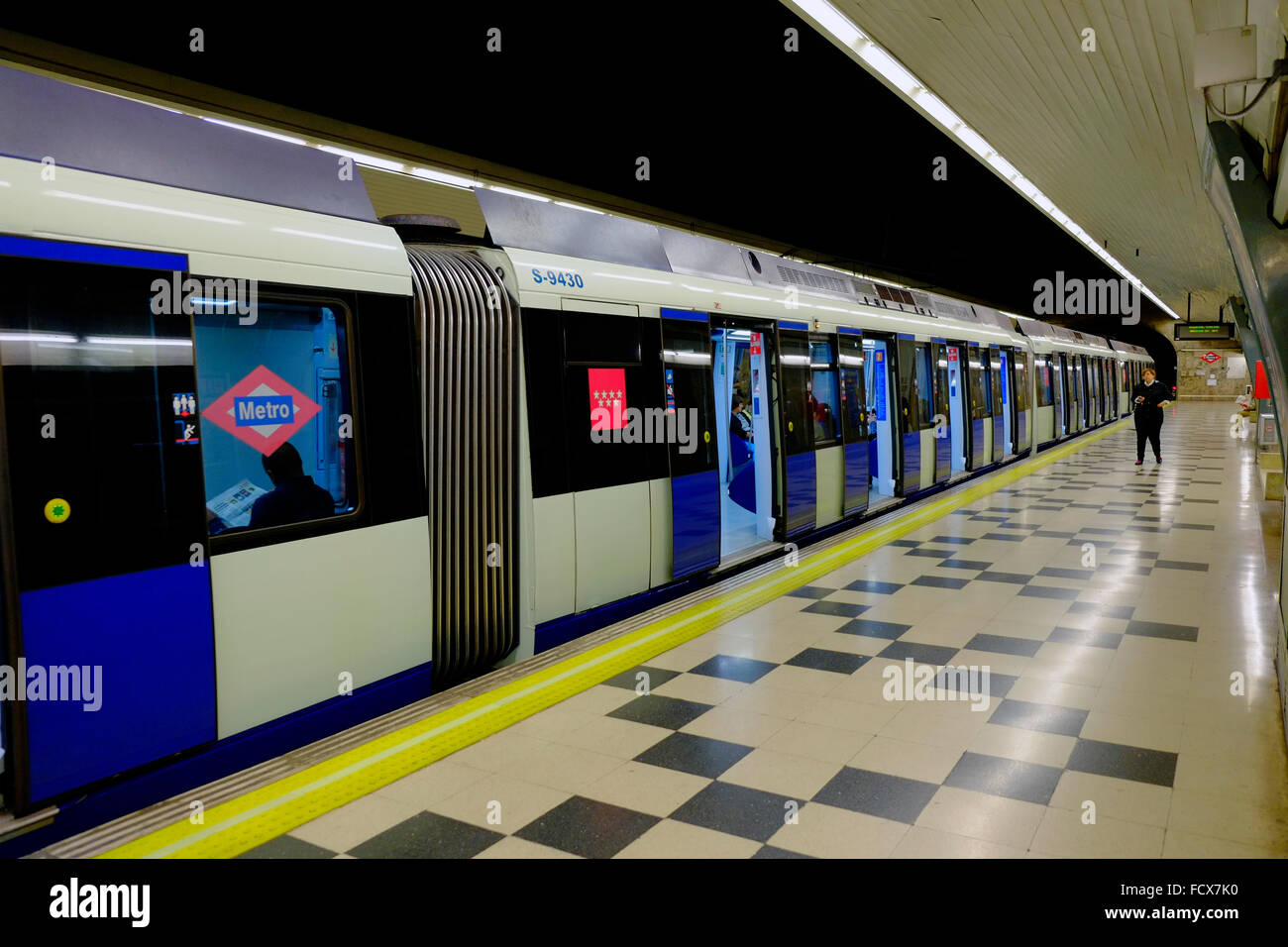 Madrid metro map hi-res stock photography and images - Alamy