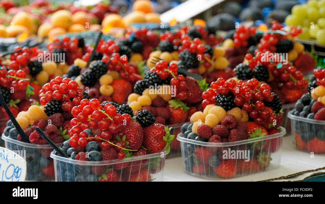 Fruit salad fresh berries hi-res stock photography and images - Alamy