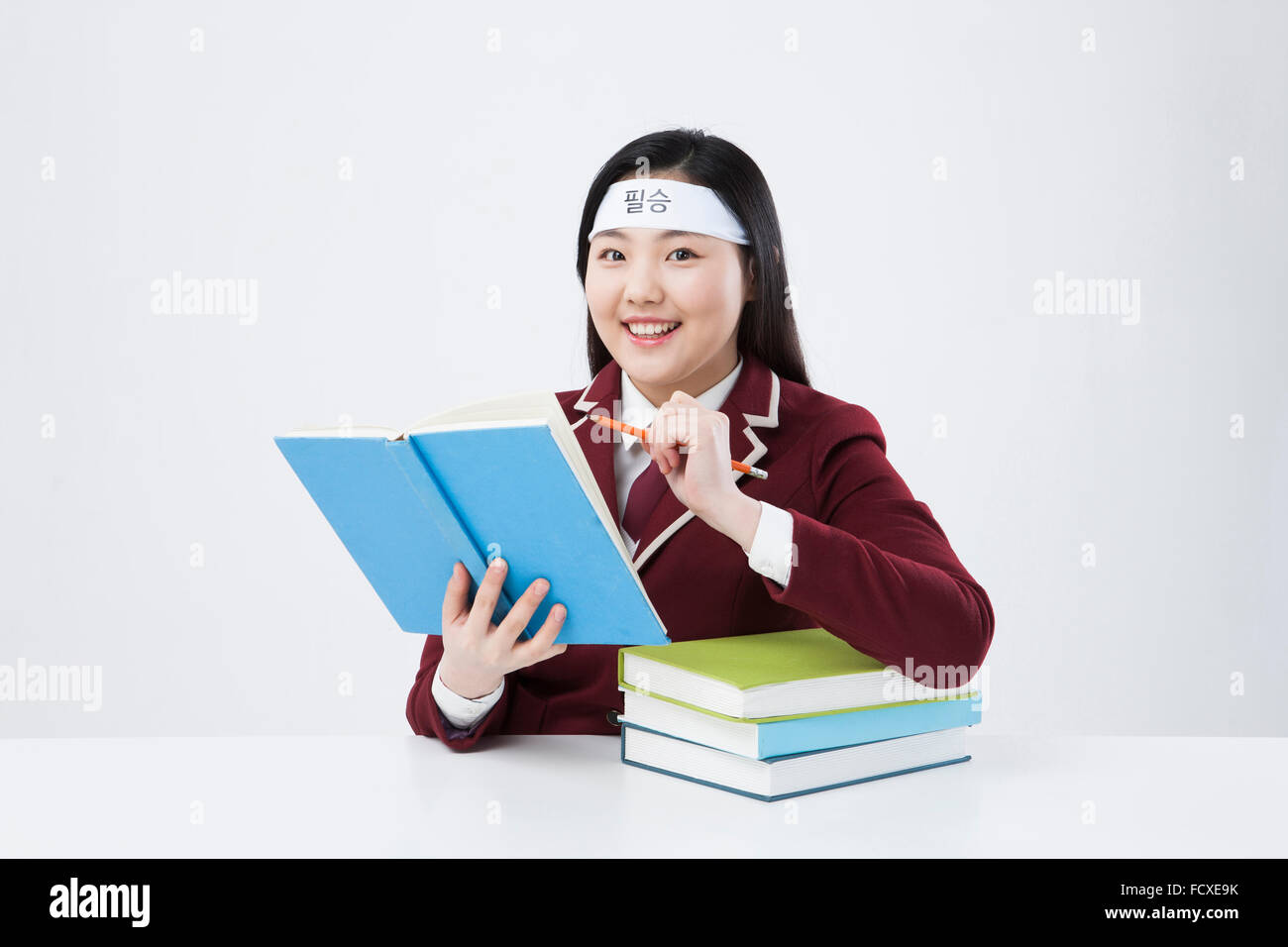 School girl in uniform with books hi-res stock photography and images ...