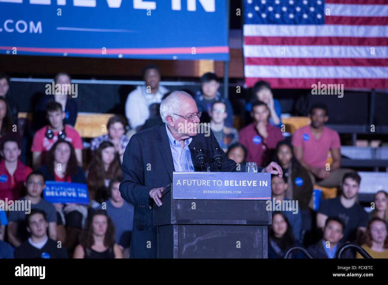 Grinnell, Iowa, USA. 25th January 2016. Bernie Sanders speaks to ...