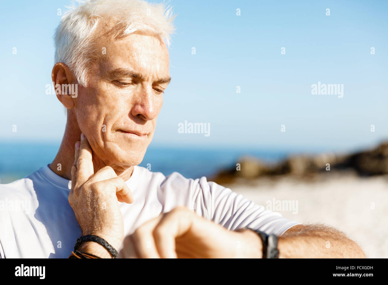 Runner checking his heart rate pulse during workout Stock Photo - Alamy