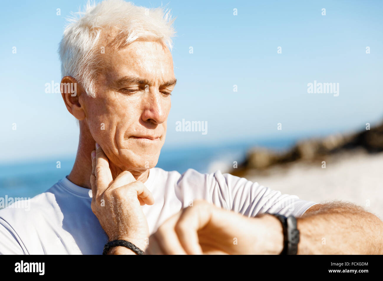 Runner checking his heart rate pulse during workout Stock Photo - Alamy