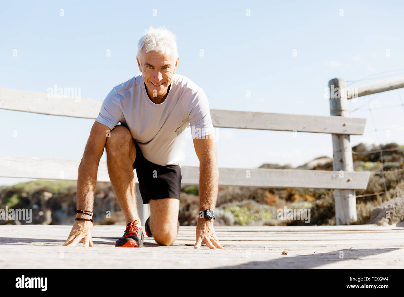Male runner getting ready to start his race Stock Photo - Alamy