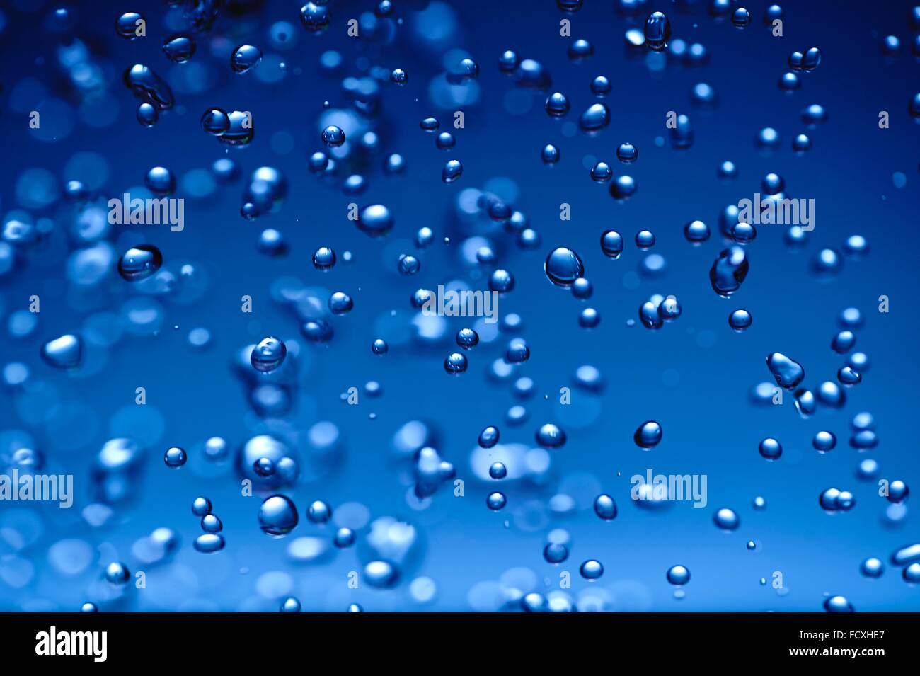 A studio photo of water droplets falling Stock Photo - Alamy