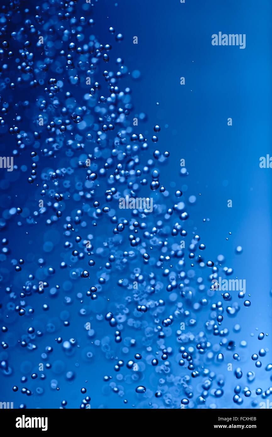 A studio photo of water droplets falling Stock Photo - Alamy