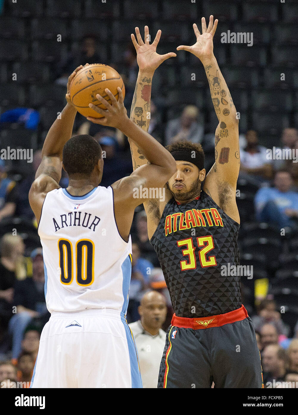 Denver, Colorado, USA. 25th Jan, 2016. Nuggets DARRELL ARTHUR, left, gets guarded by Hawks MIKE ...