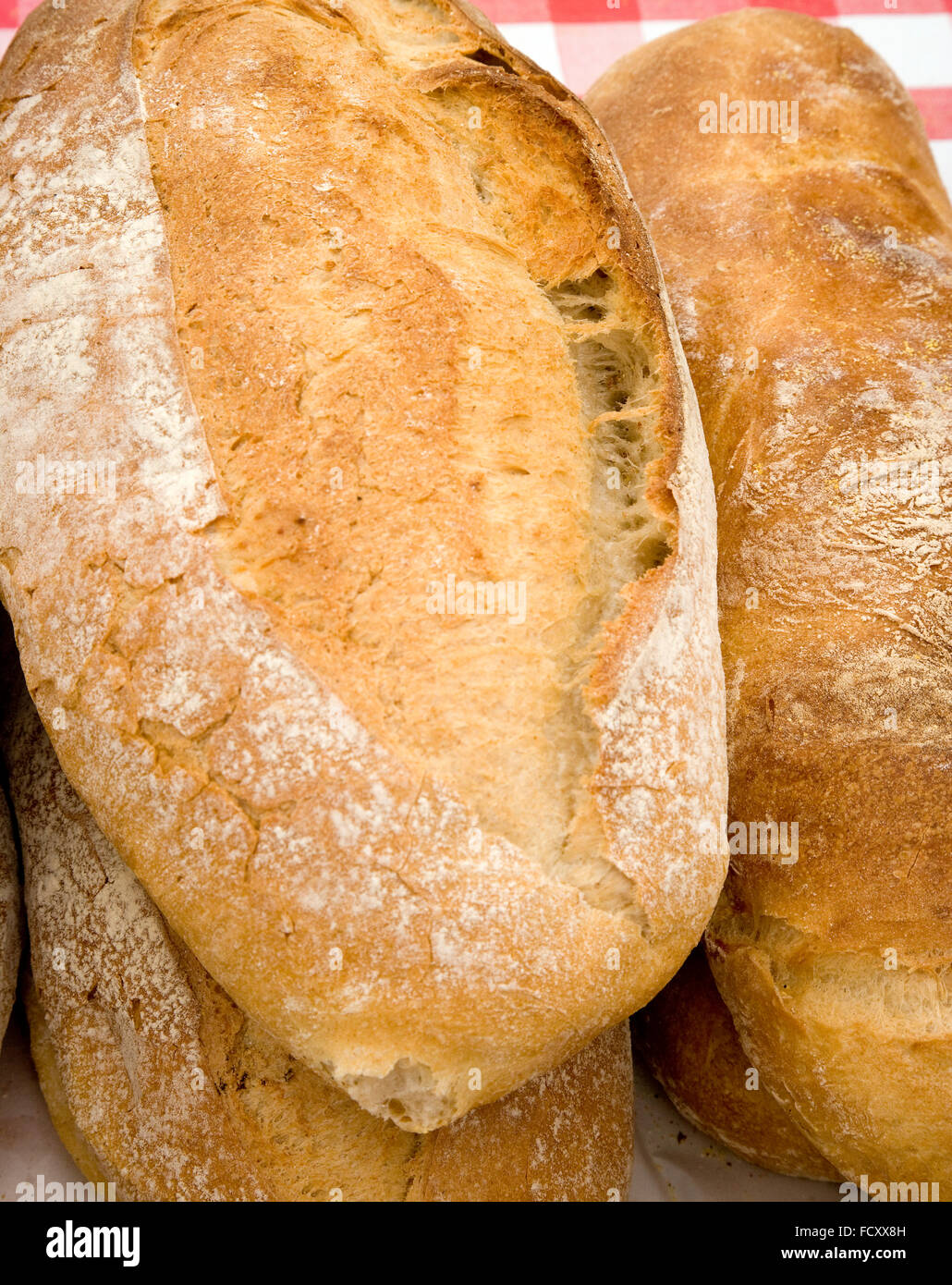 White sandwich loaves hi-res stock photography and images - Alamy