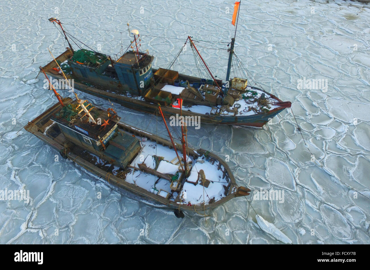 Boats trapped in ice hi-res stock photography and images - Alamy
