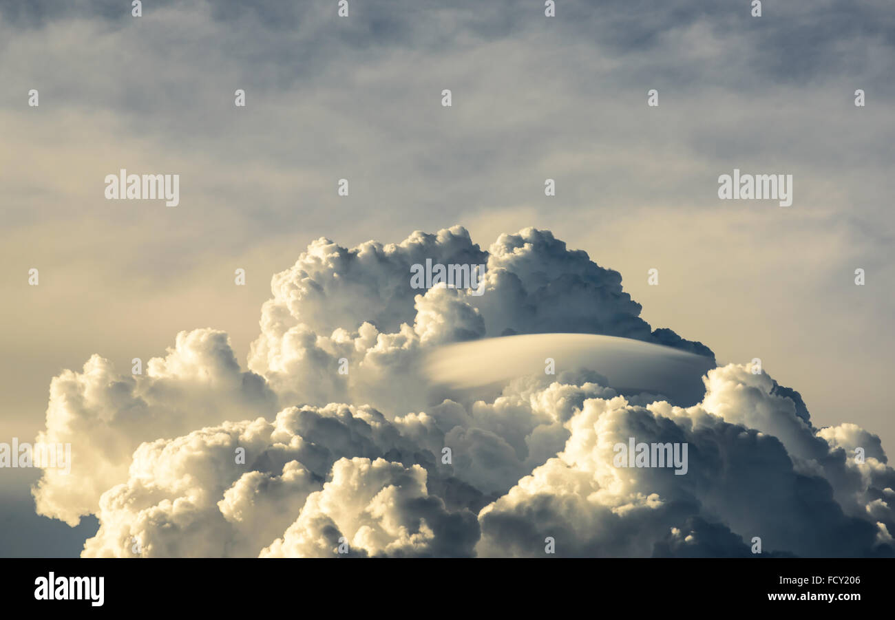 Lenticular shapes hi-res stock photography and images - Alamy
