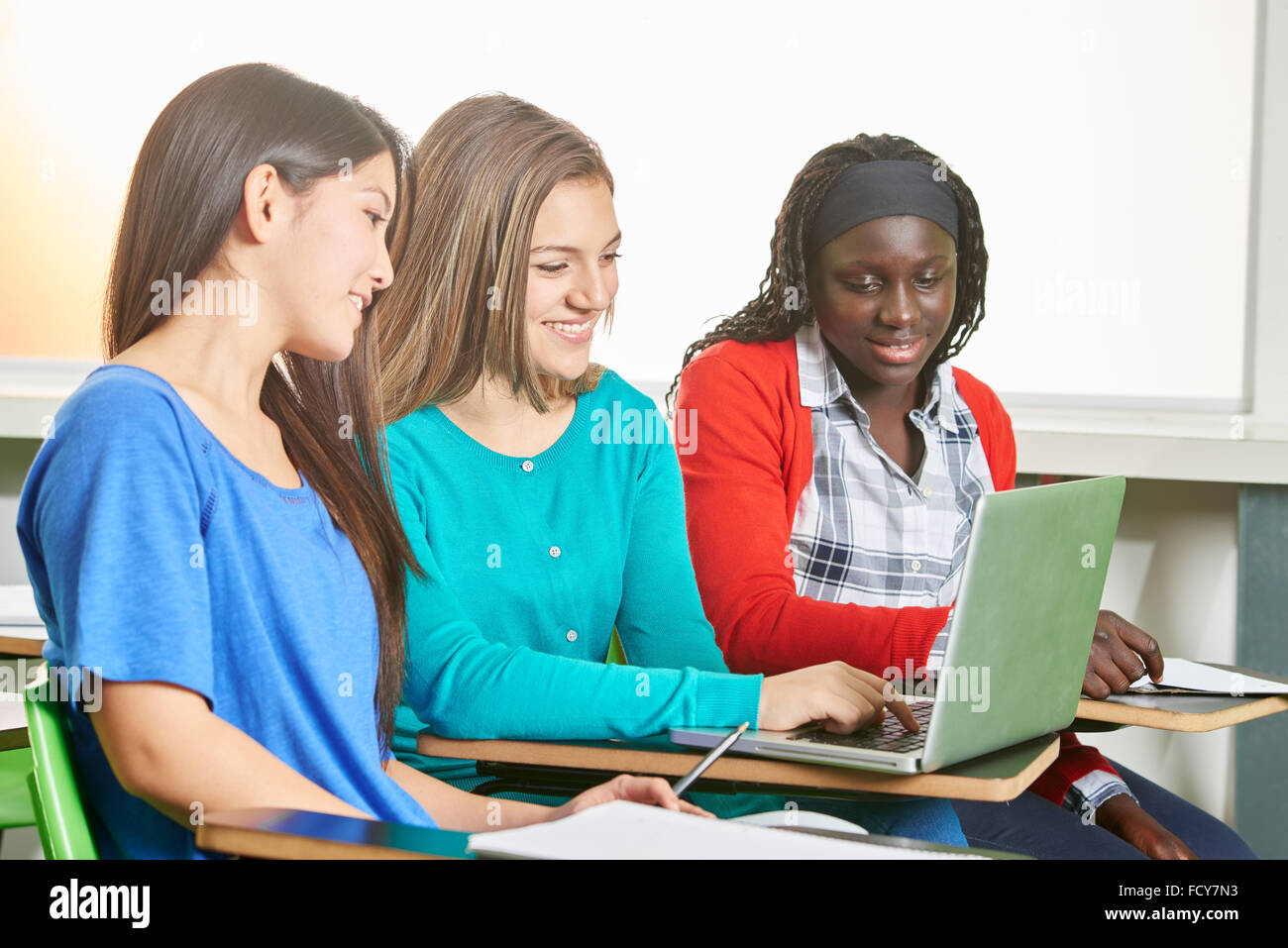 Laptop students hi-res stock photography and images - Alamy