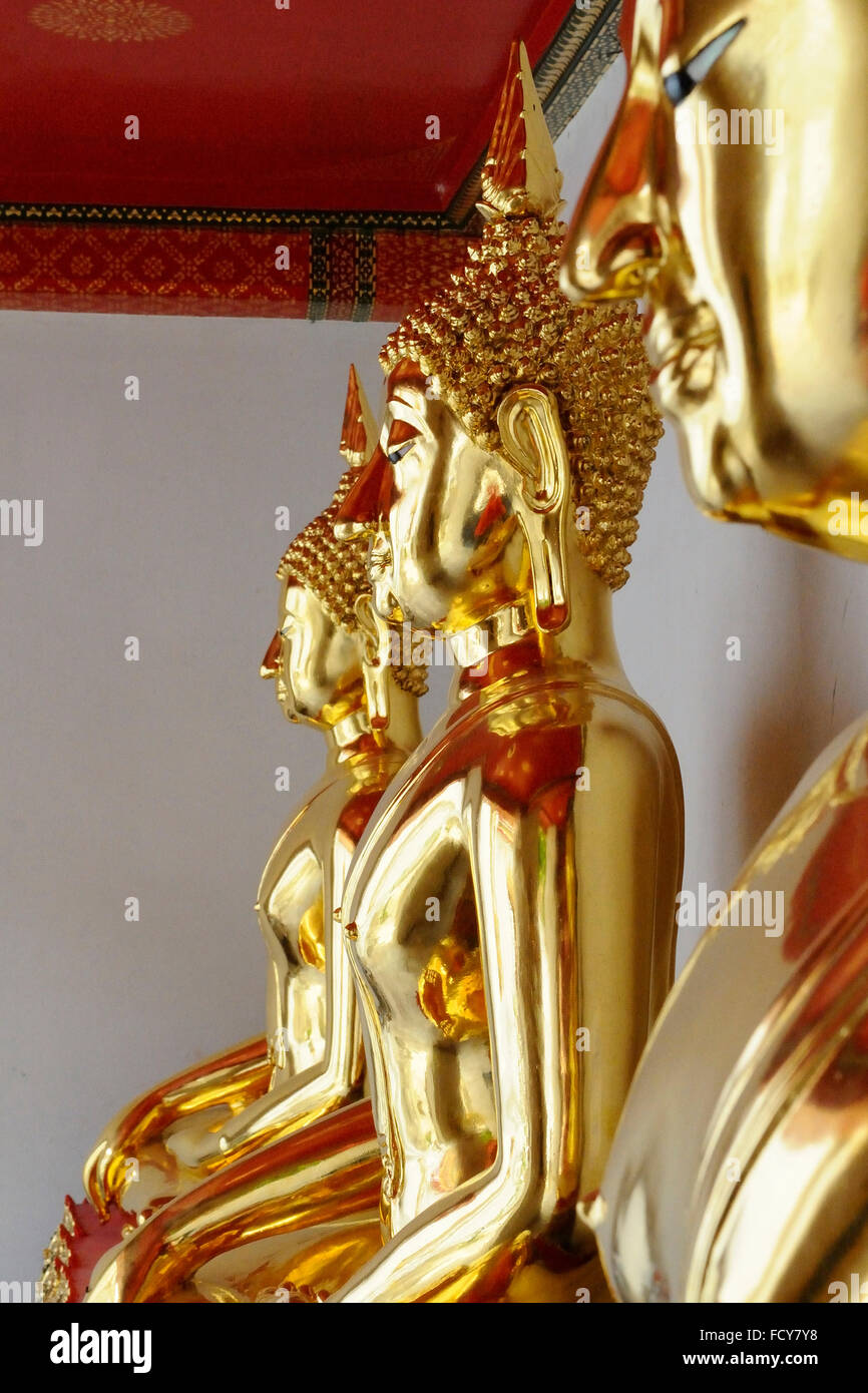 Lord buddha standing statue hi-res stock photography and images - Alamy