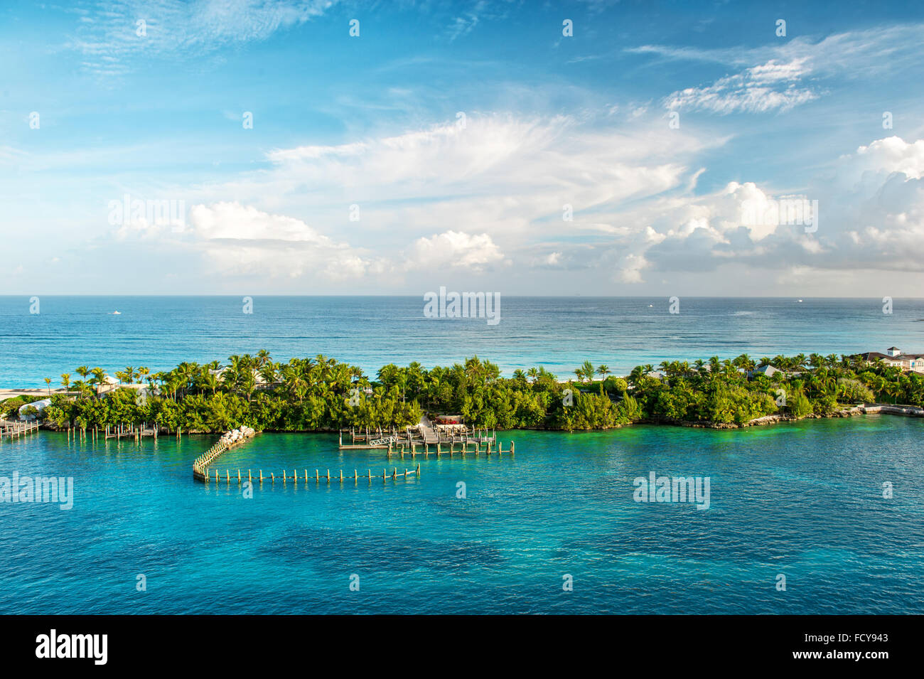 Turquoise sea water and blue sky. Landscape Caribbean sea. Bahamas ...