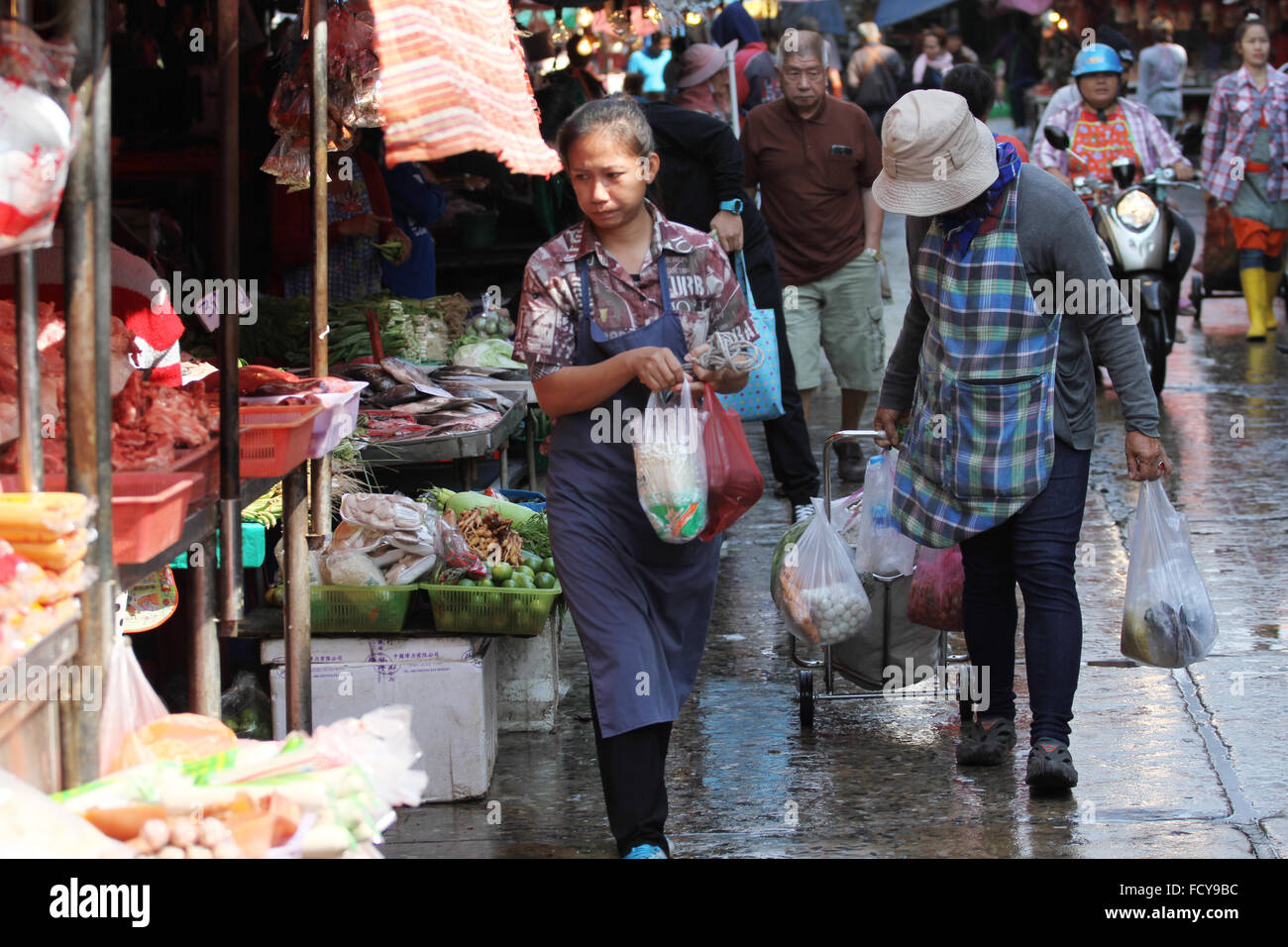 Khlong toei market hi-res stock photography and images - Alamy