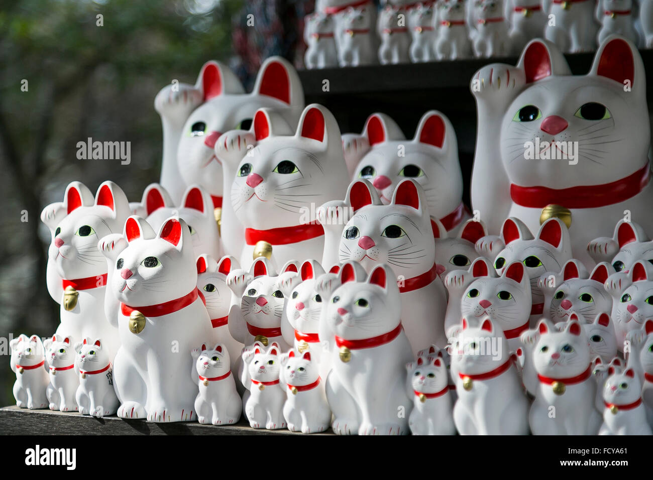 Tokyo, Japan. 26th January, 2016. Thousands of Maneki-Neko figurines on display at Goutoku ...