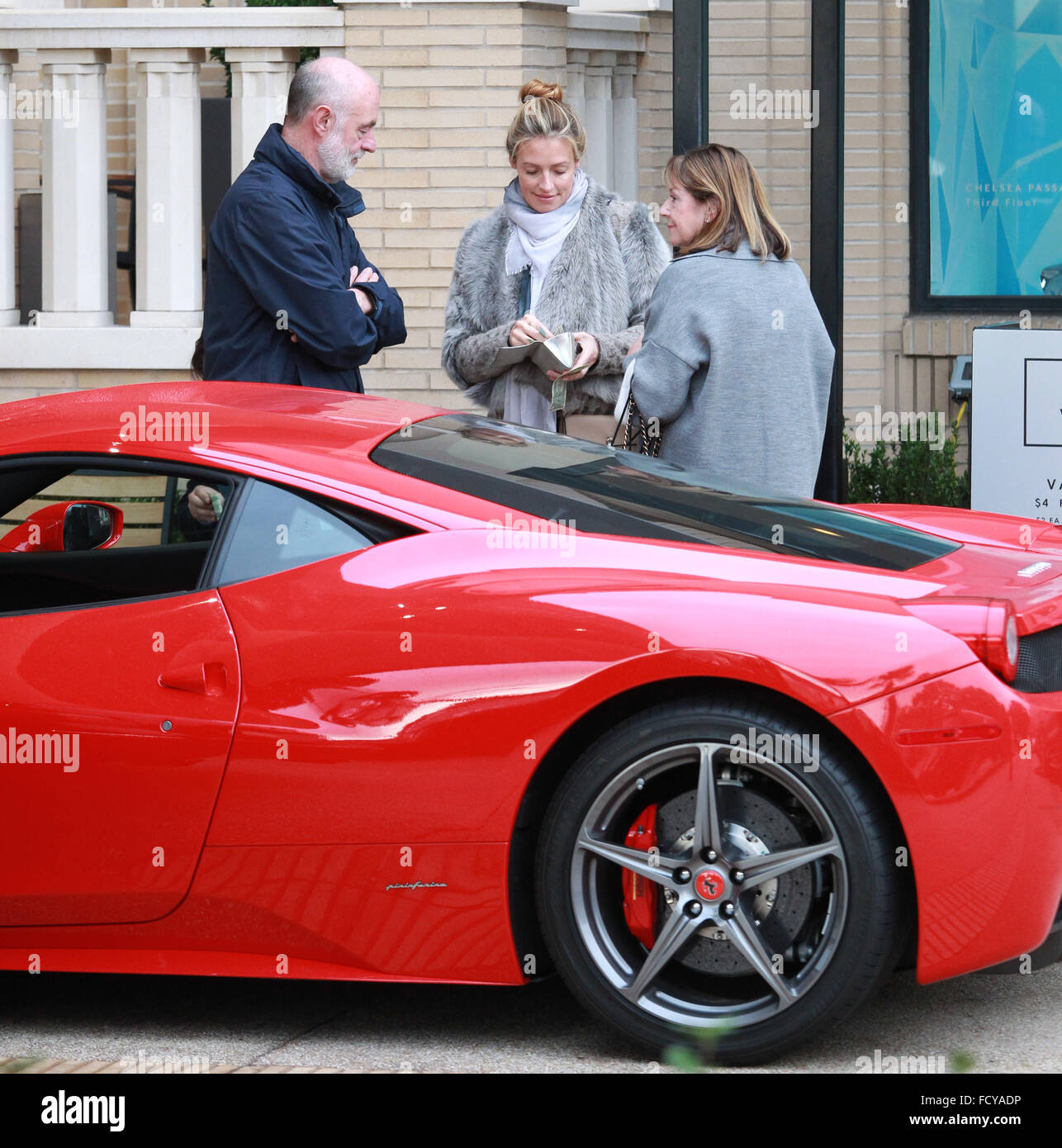 Pregnant Cat Deeley out on last minute christmas shopping at Barneys in ...