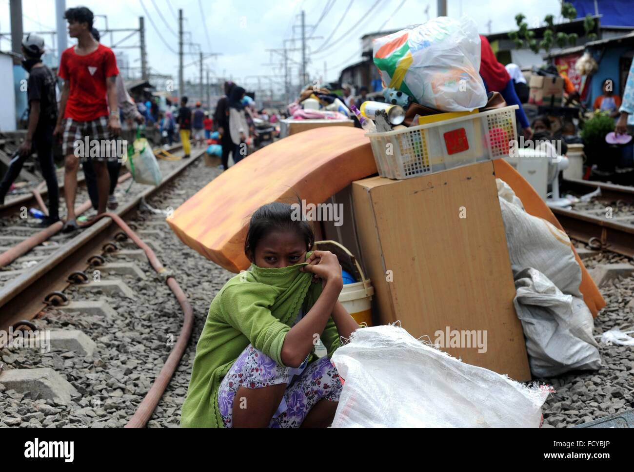 Slum area on the railway tracks hi-res stock photography and images - Alamy