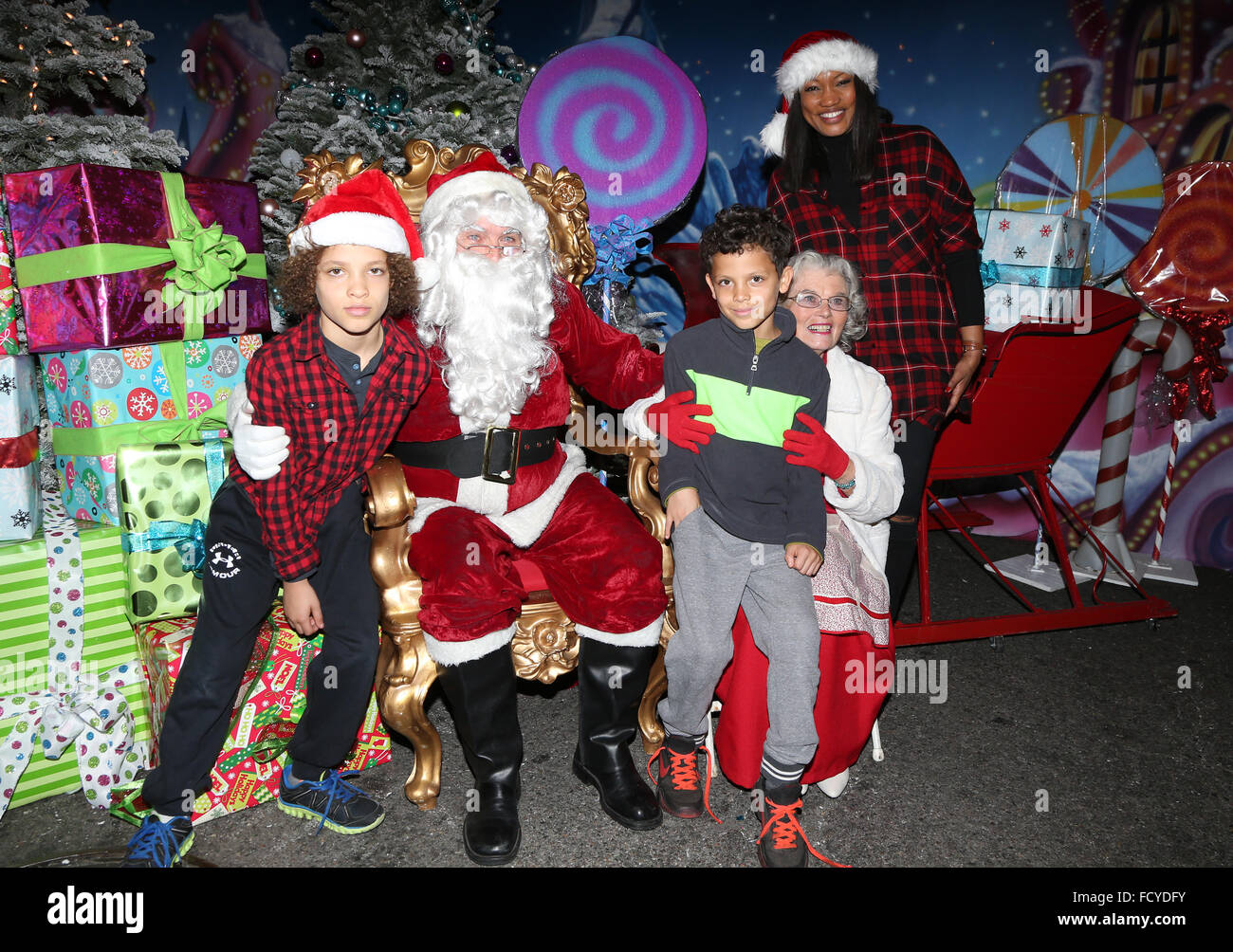 Los Angles Mission Christmas Meal to the Homeless Featuring: Jaid ...