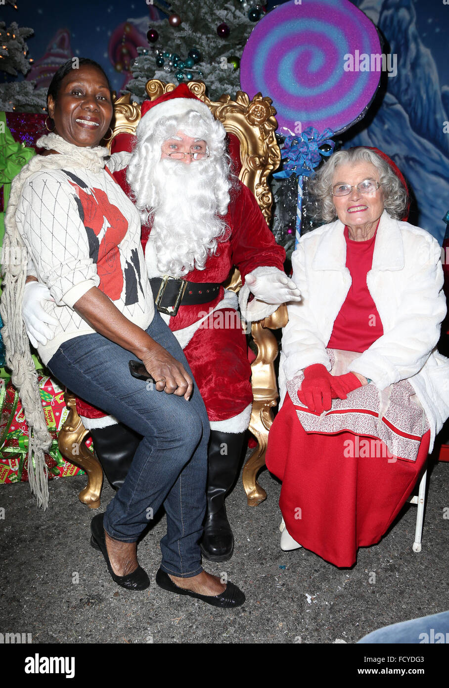 Los Angles Mission Christmas Meal to the Homeless Featuring: Atmosphere ...