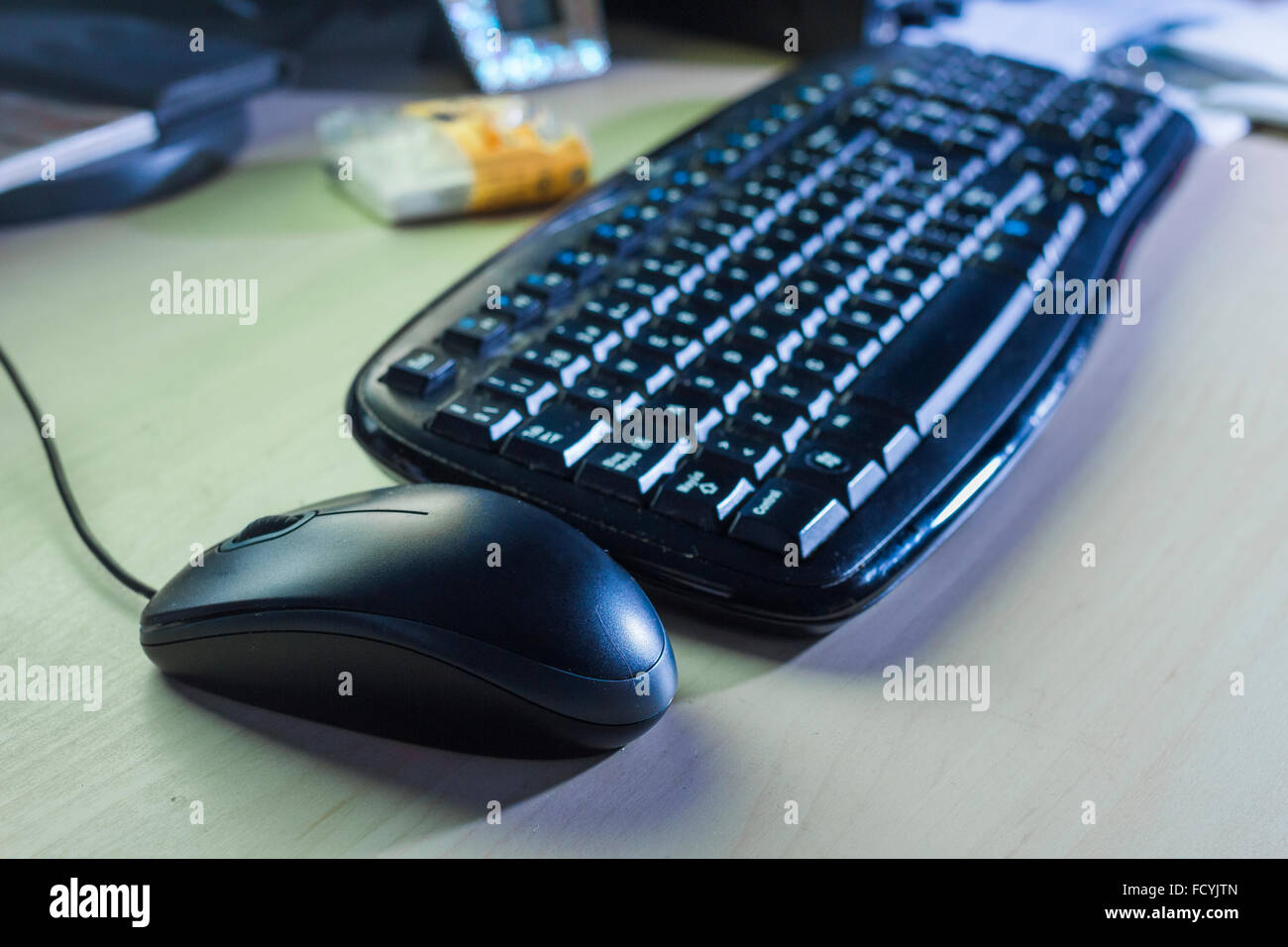 Black computer mouse hi-res stock photography and images - Alamy