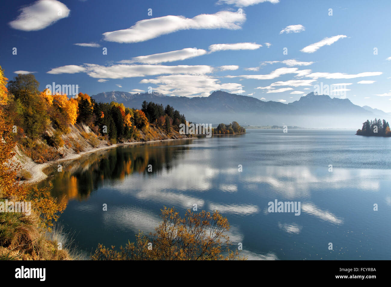 Autumn landscape with view on the Alps at the Forggensee in Allgäu ...