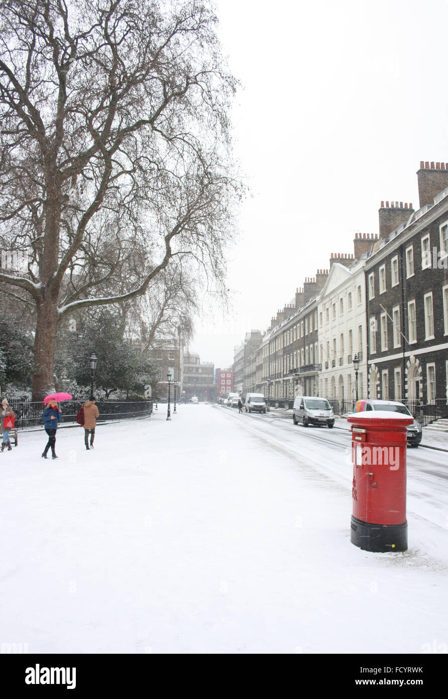 Snow in london street hi-res stock photography and images - Alamy