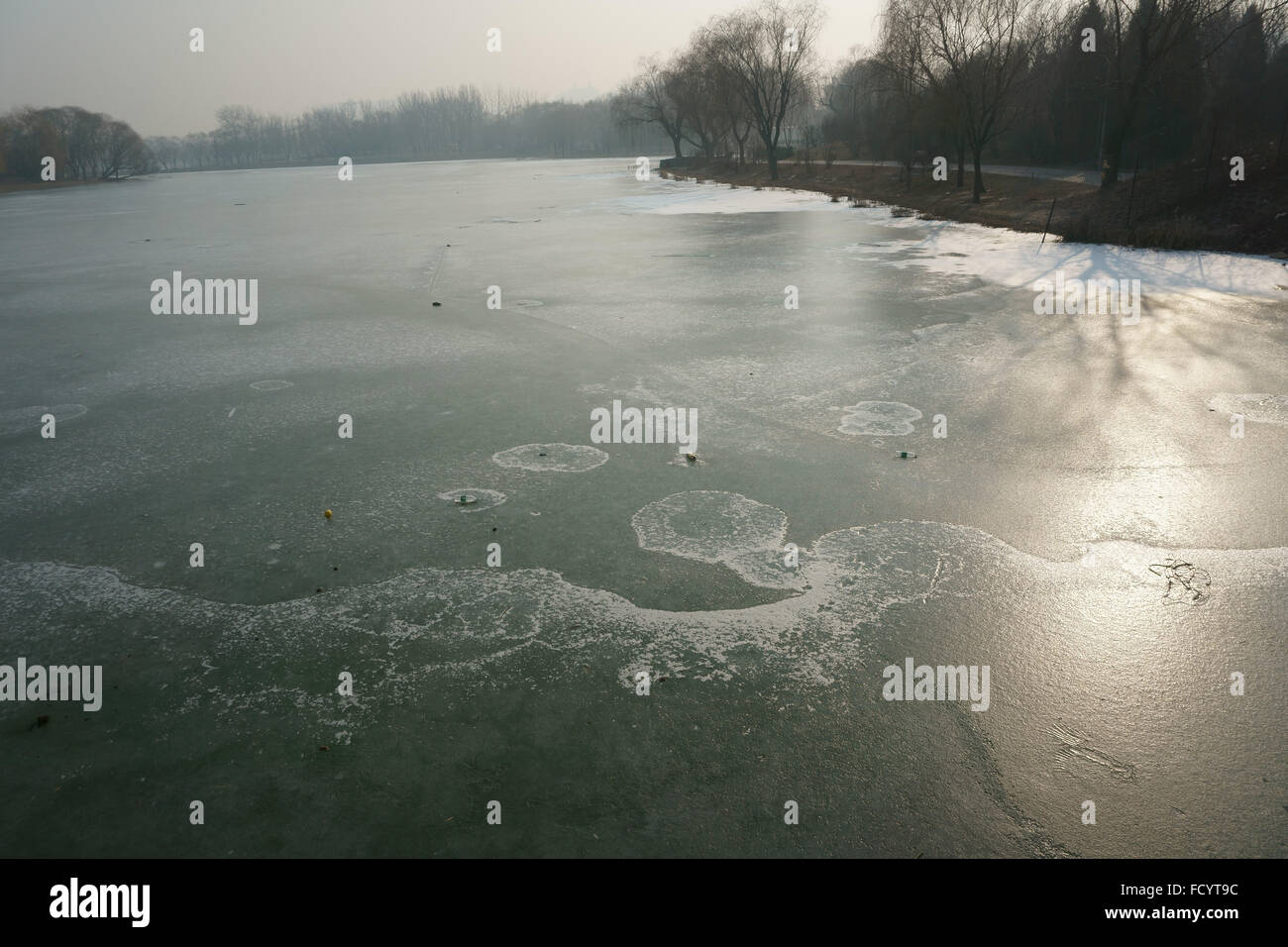Frozen lake ice water hi-res stock photography and images - Alamy