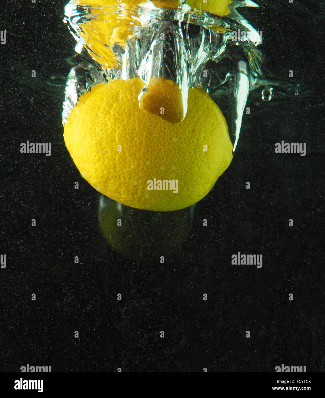Lemon in the bubbles on a dark background Stock Photo - Alamy