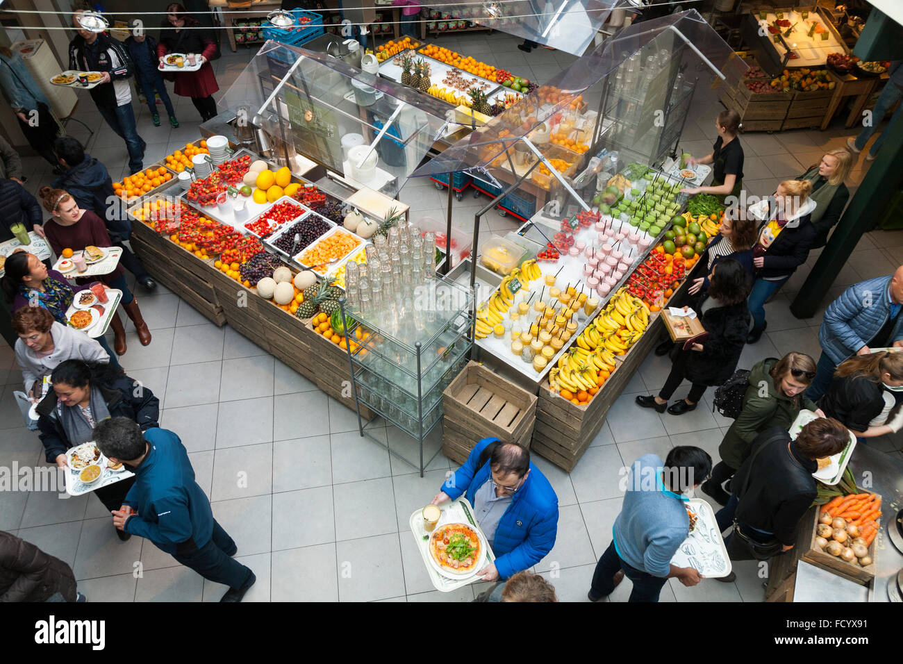 Customers serve themselves & queue to pay; La Place self-service food ...