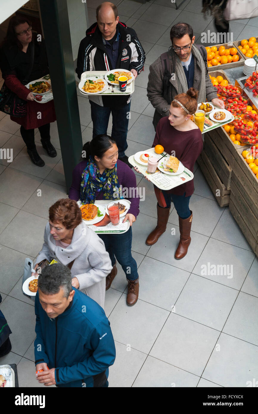 Cashier d hi-res stock photography and images - Alamy