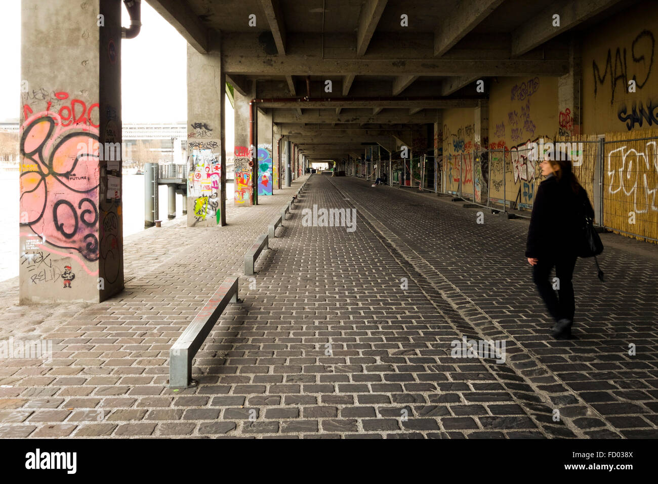 Dark passage hi-res stock photography and images - Alamy