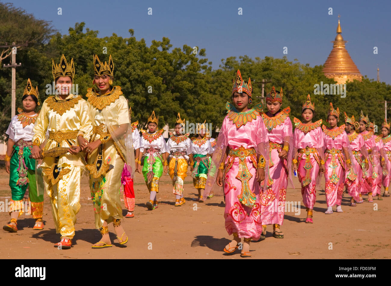 Myanmar traditional costume hi-res stock photography and images - Alamy
