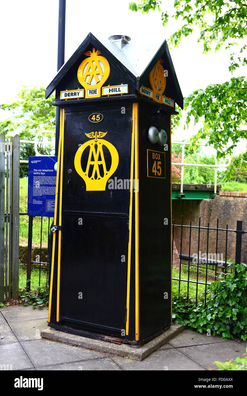 Historic Britain, British buildings, public telephone boxes and ...