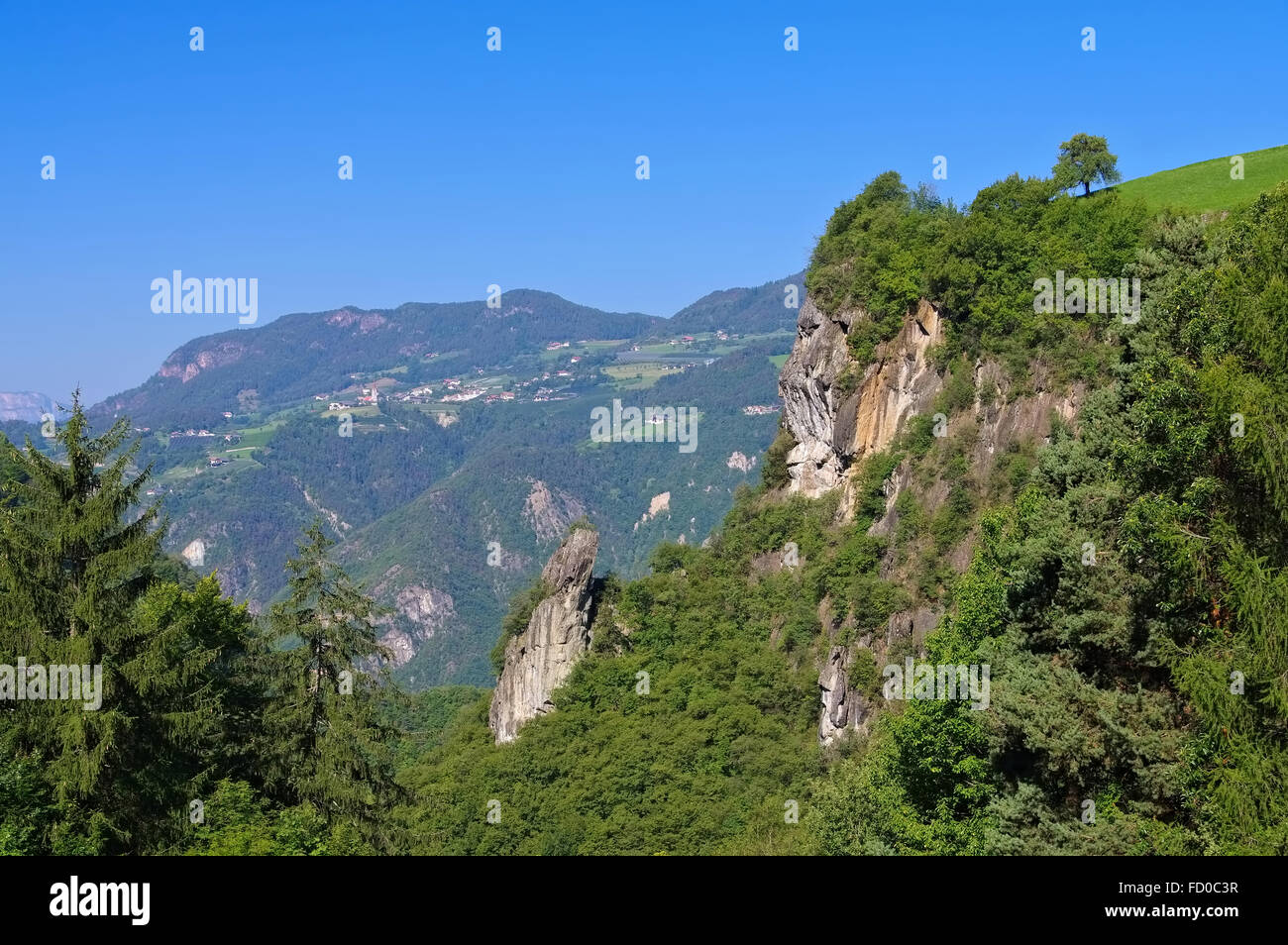 Eisacktal in den Dolomiten - Eisack valley in italian Dolomites Stock ...